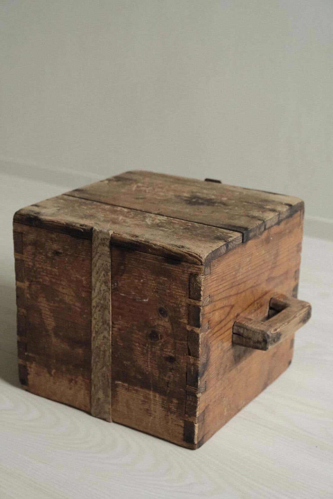 Primitive Wabi Sabi Box Stool, Scandinavia, 1800s - Bruksmann